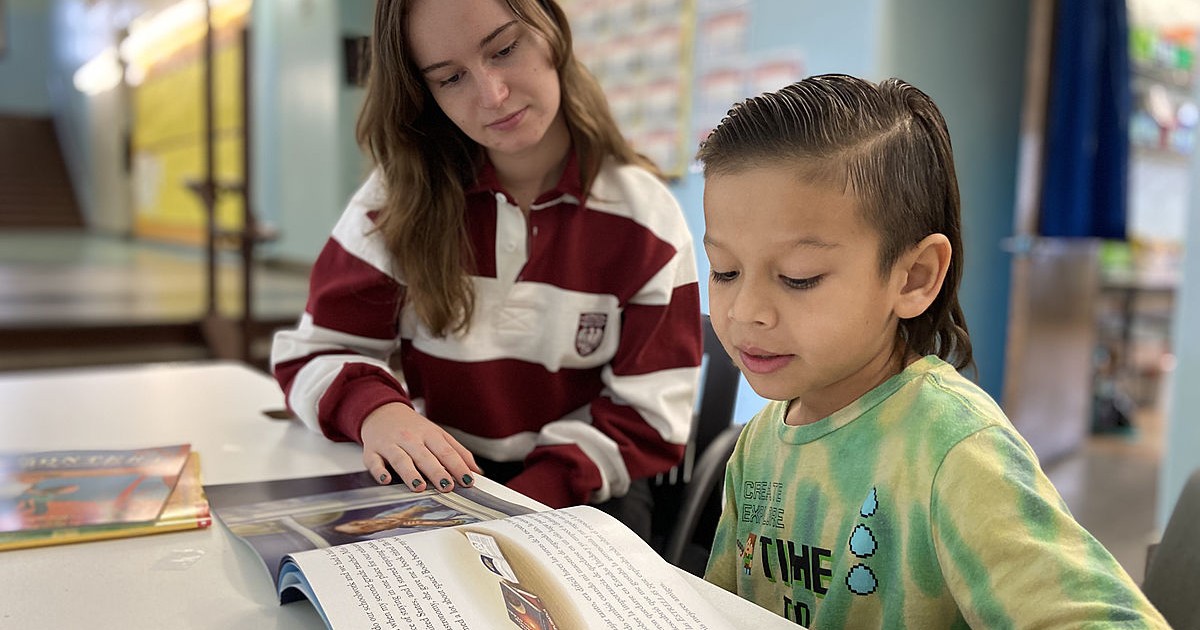 UChicago students help support young migrants through Neighborhood ...